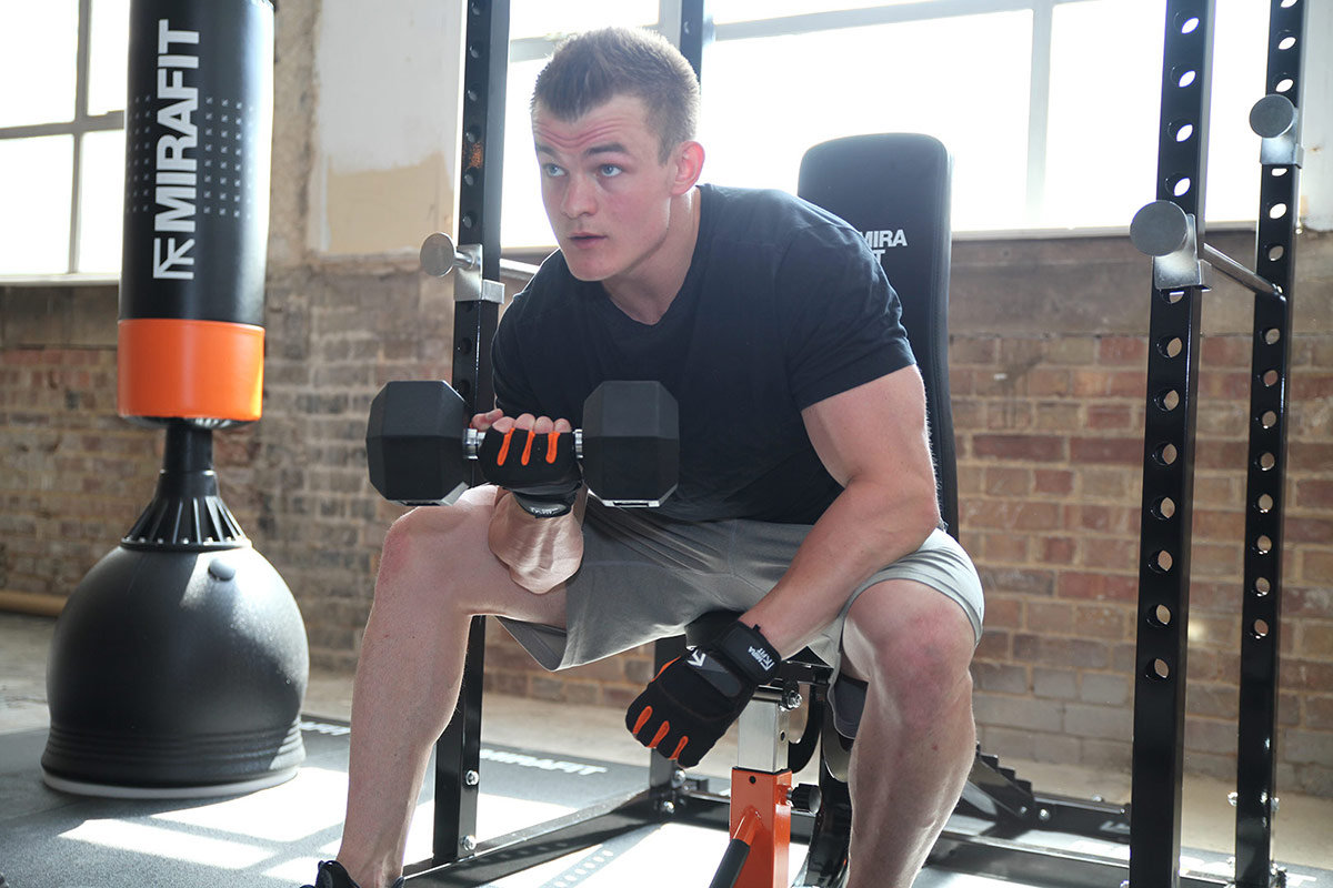 Building fuller biceps with Concentration Curls | Mirafit