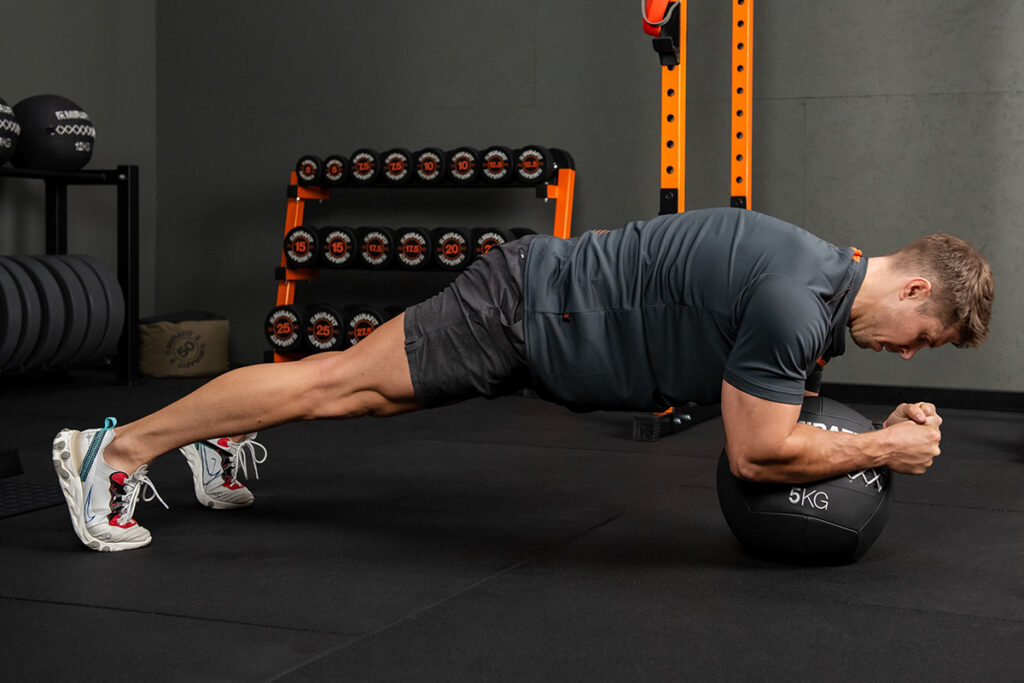 Top 10 Wall Ball Exercises | Mirafit