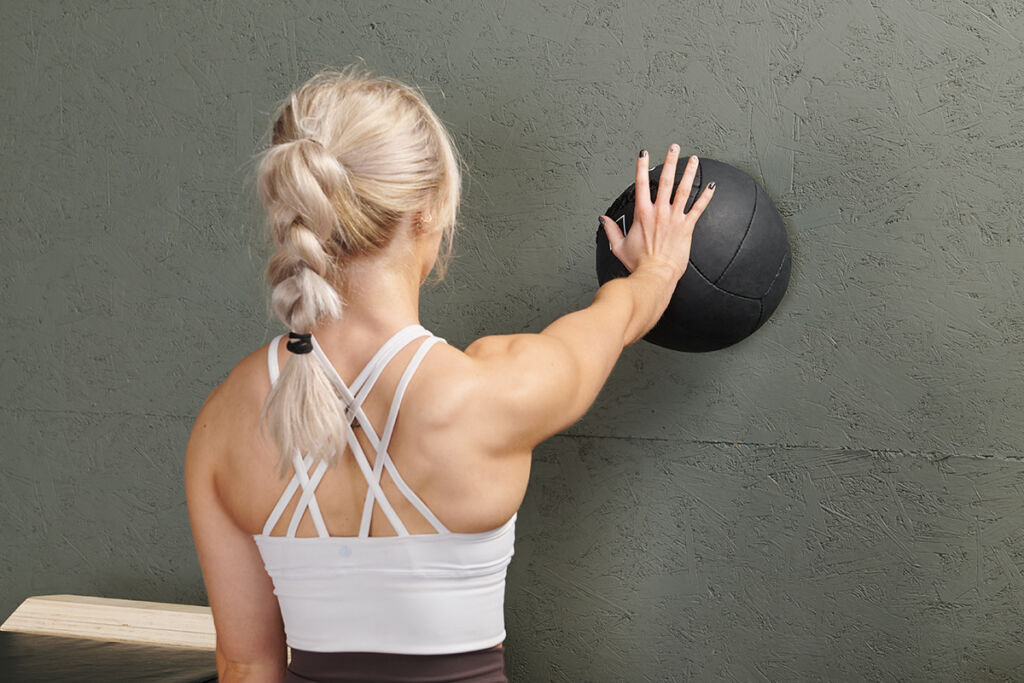 Scapula Exercises For a Stronger Back | Mirafit