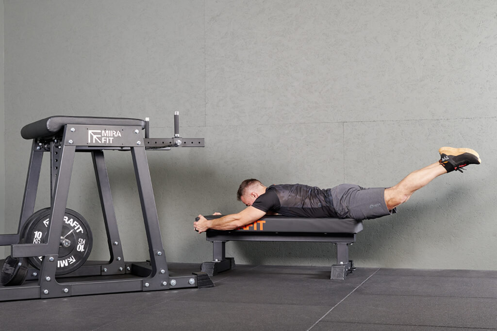 Hyperextension vs Reverse Hyperextension | Mirafit