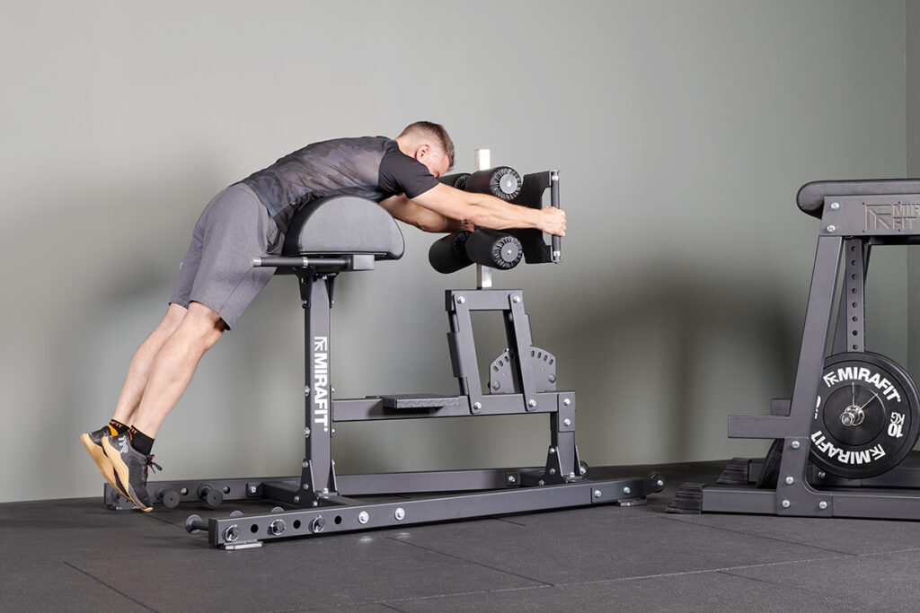 Hyperextension vs Reverse Hyperextension | Mirafit
