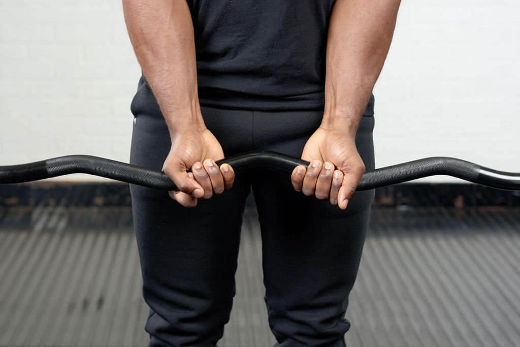 How to use an EZ curl bar | Mirafit